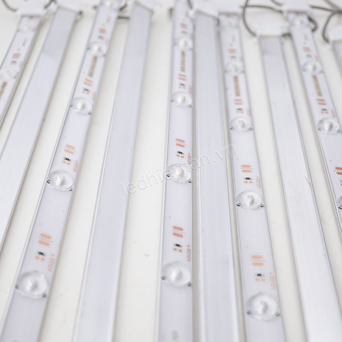 LED cây hộp đèn ngoài trời LR Không BH - LED Hiệp Tân